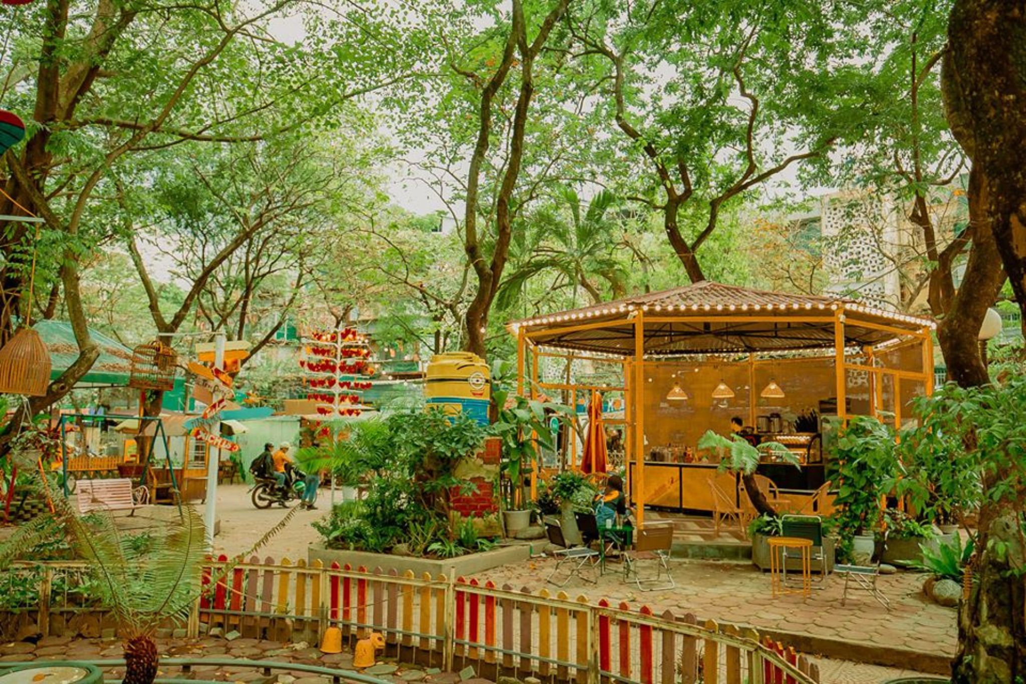 Review Quán Treeland Coffee- Mô Hình Cafe Sân Vườn Bắt Mắt | Kendesign